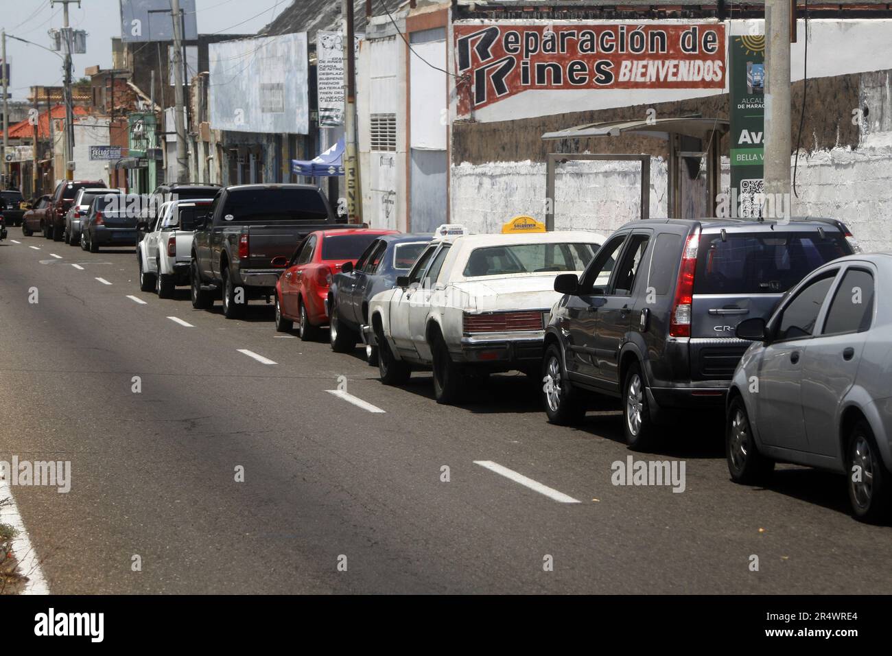 Venezuelans get up early and line up in long lines, for eight and 12 ...