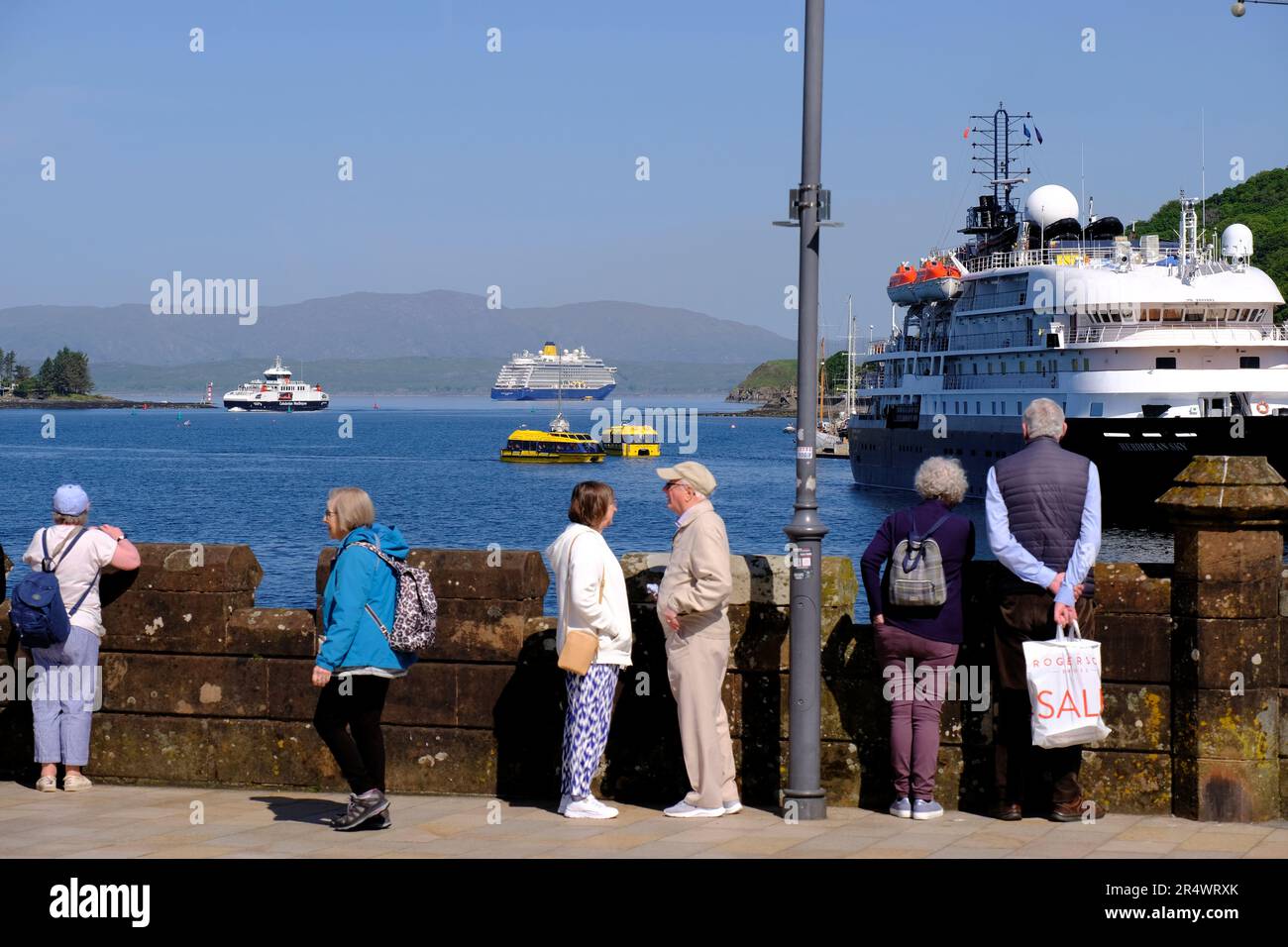 Oban, Scotland, UK. 30th May 2023. Glorious warm and sunny weather in ...