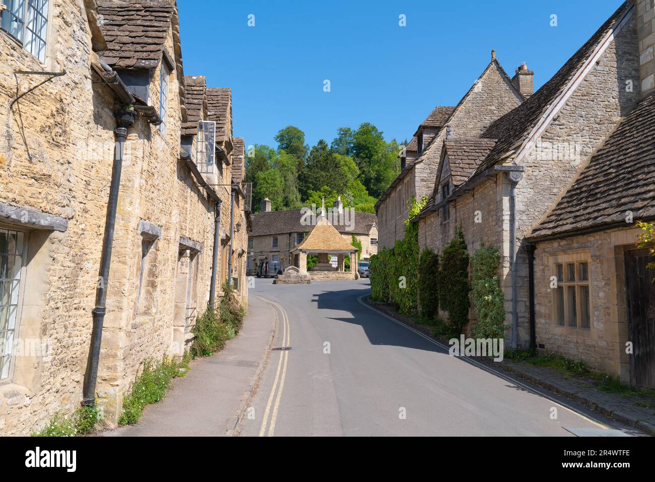 The bridge house chippenham, wiltshire hi-res stock photography and ...