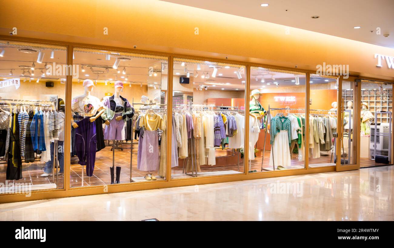 Shopping center facilities hi-res stock photography and images - Alamy