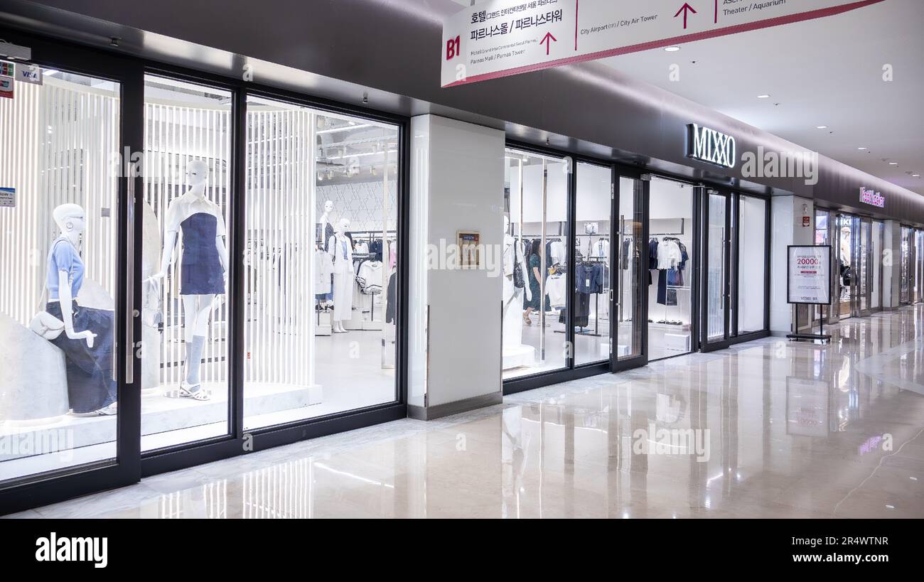 Shopping center facilities hi-res stock photography and images - Alamy