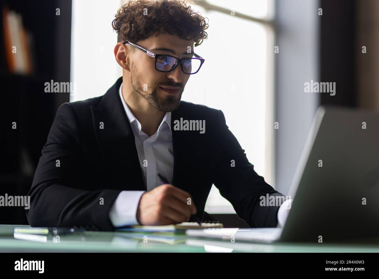 Lap top suit hi-res stock photography and images - Alamy
