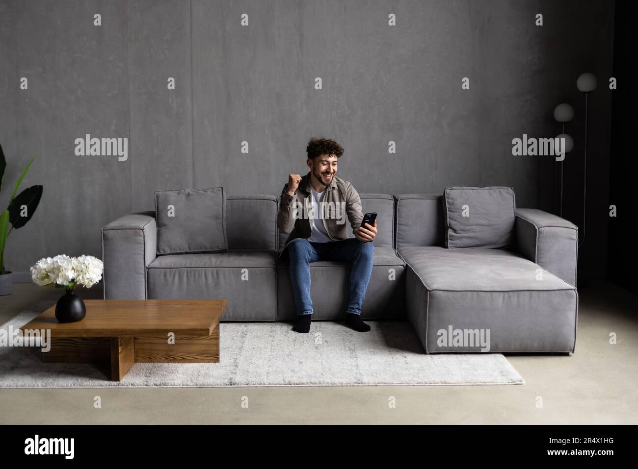 Approval notification email hi-res stock photography and images - Alamy