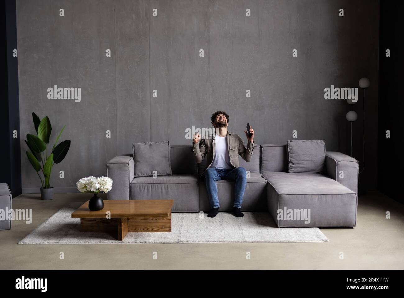 Notification reaction hi-res stock photography and images - Alamy