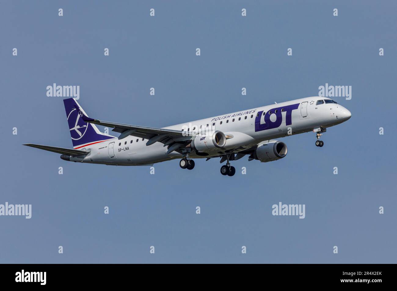 Residential neighborhood jet airplane hi-res stock photography and ...