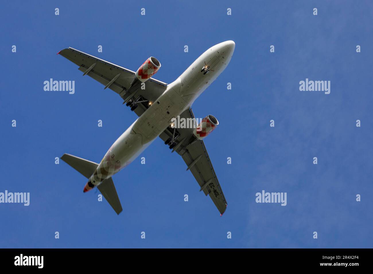 Entry lane over residential areas at Düsseldorf Airport Stock Photo - Alamy