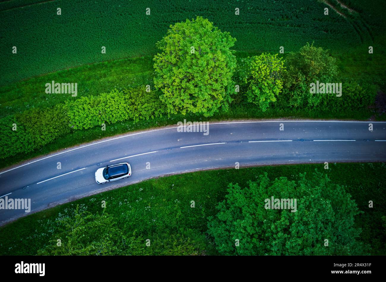 Curved road ariel view hi-res stock photography and images - Alamy
