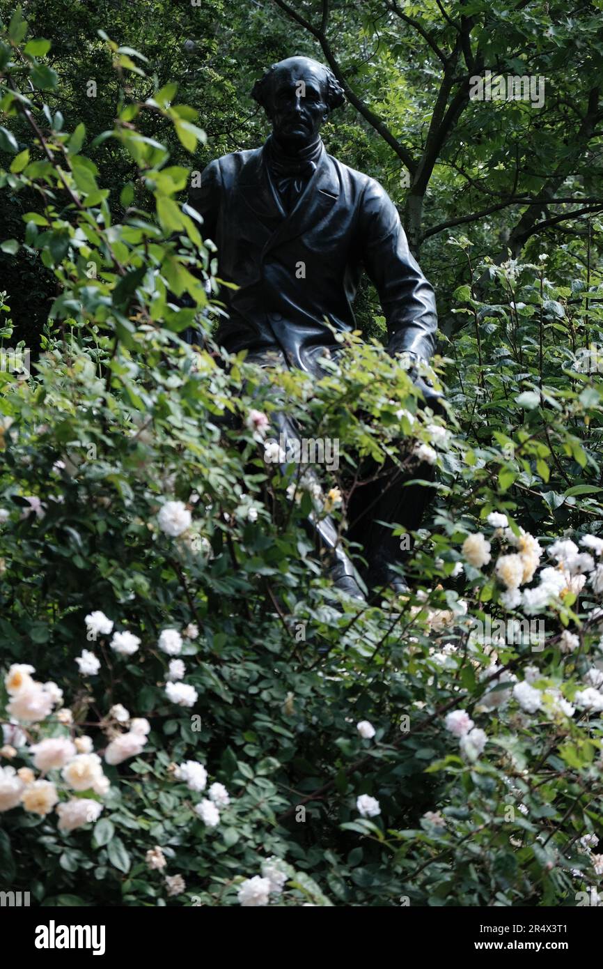 John stuart mill statue hi-res stock photography and images - Alamy