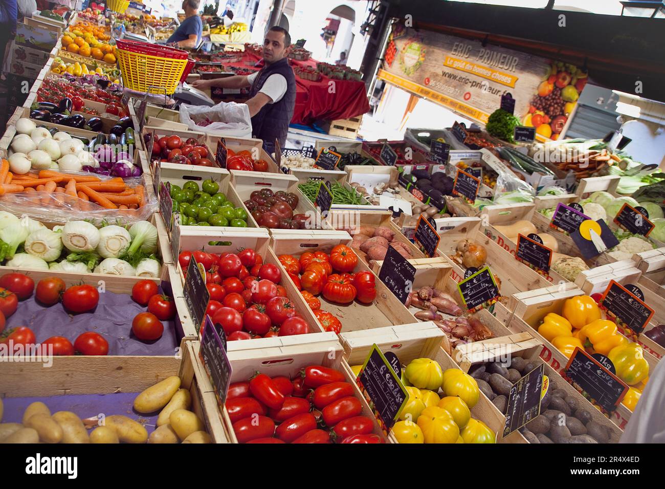 France, Provence-Alps, Cote d'Azur, Antibes, Provencal food market busy ...