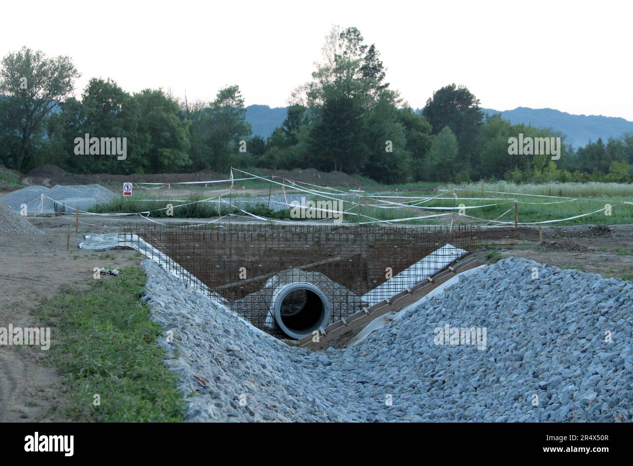 Construction site for large diameter concrete pipes storm drain ...