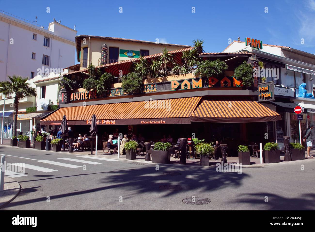Juan les pins pam pam hi-res stock photography and images - Alamy