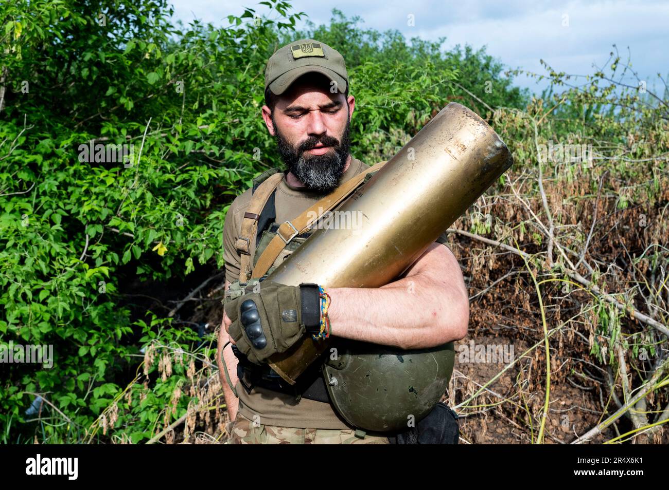 152mm howitzer team hi-res stock photography and images - Alamy