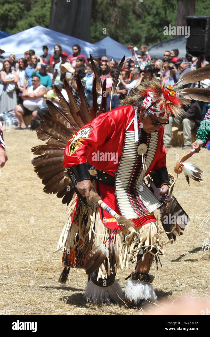 Native american gourd dance hi-res stock photography and images - Alamy