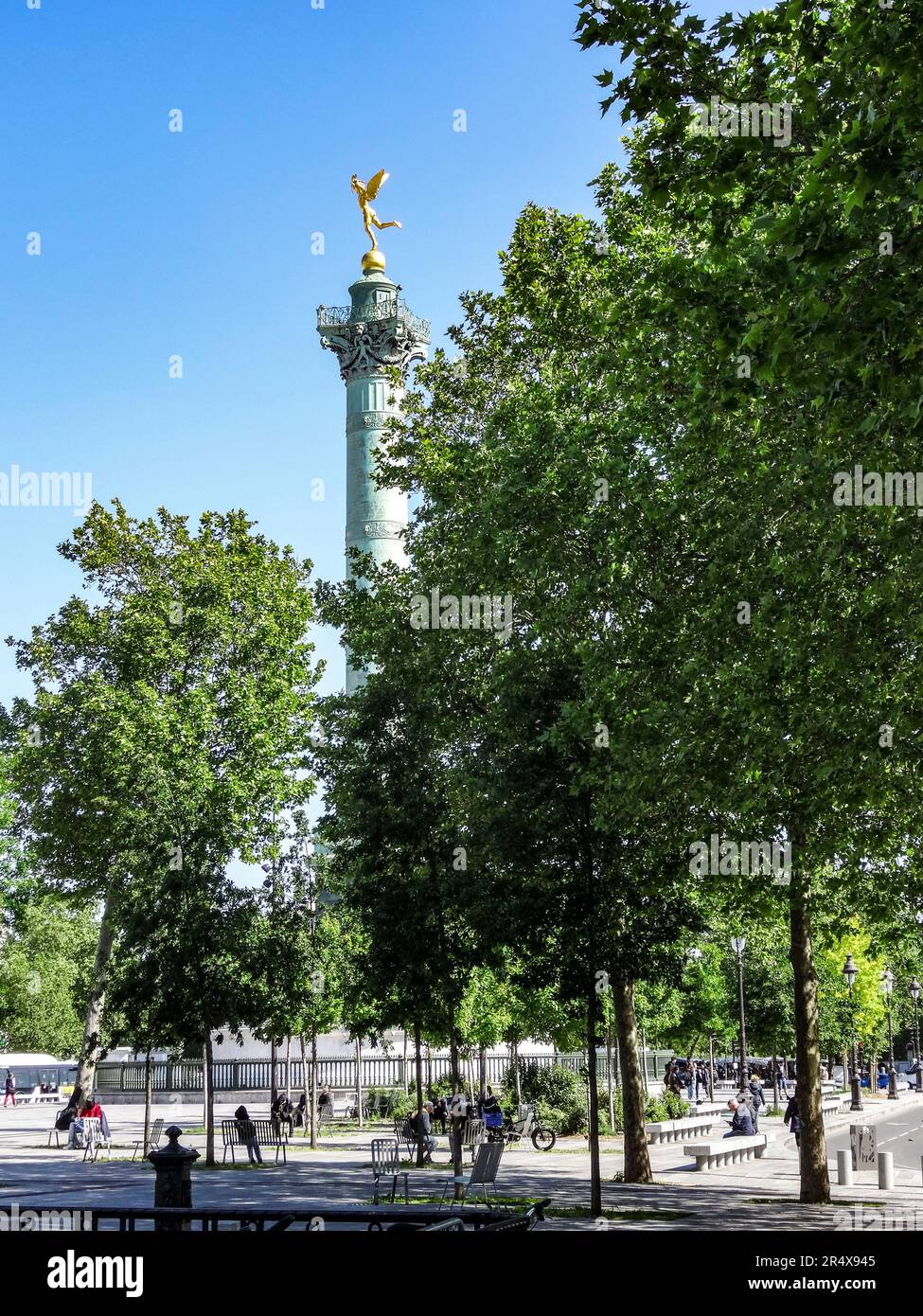 Spring in Paris, France, Europe. Street scenes from a sightseeing ...