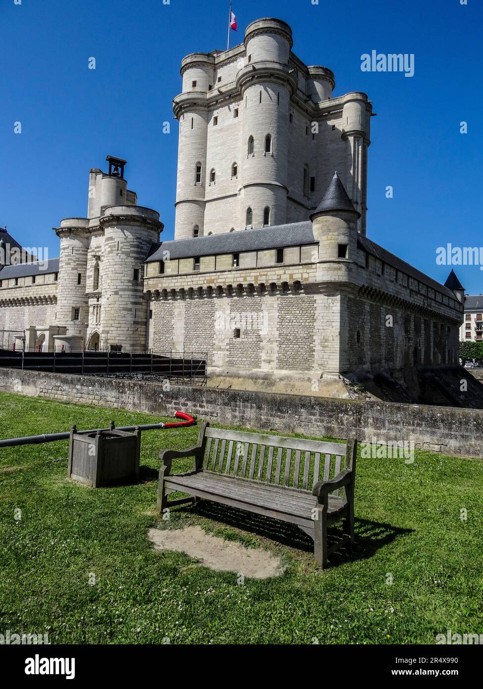 High resolution architectural study of the The Donjon ( Keep} in the ...