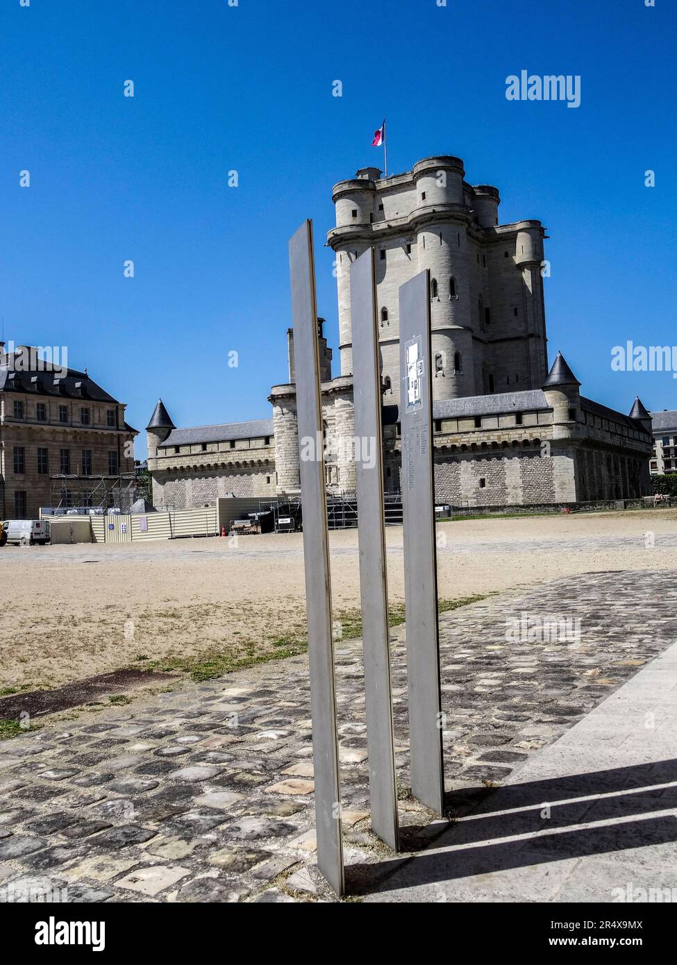 High resolution architectural study of the The Donjon ( Keep} in the ...