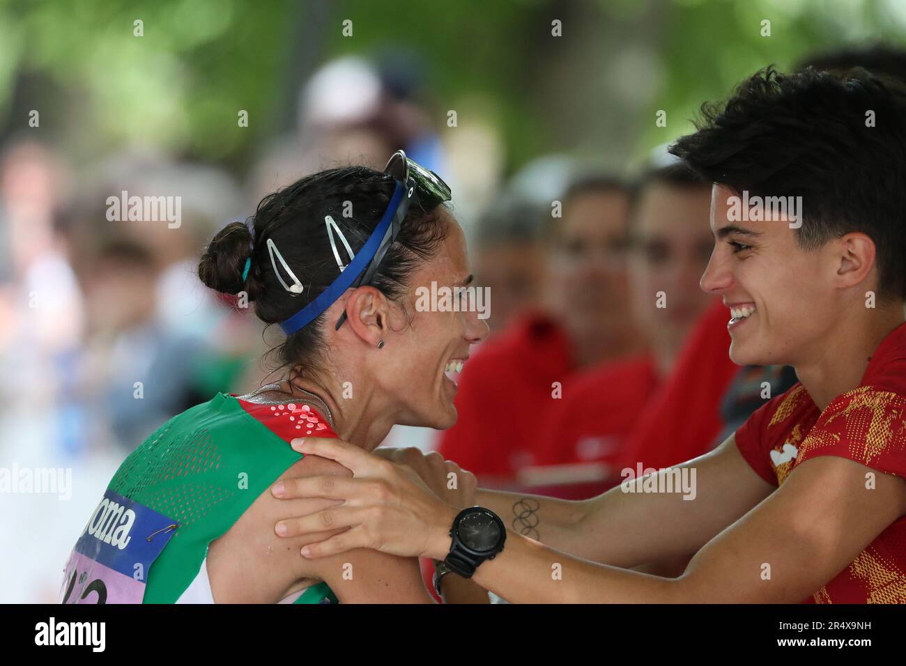 Ana CABECINHA being congratulated by María PÉREZ at the end of the 20km ...