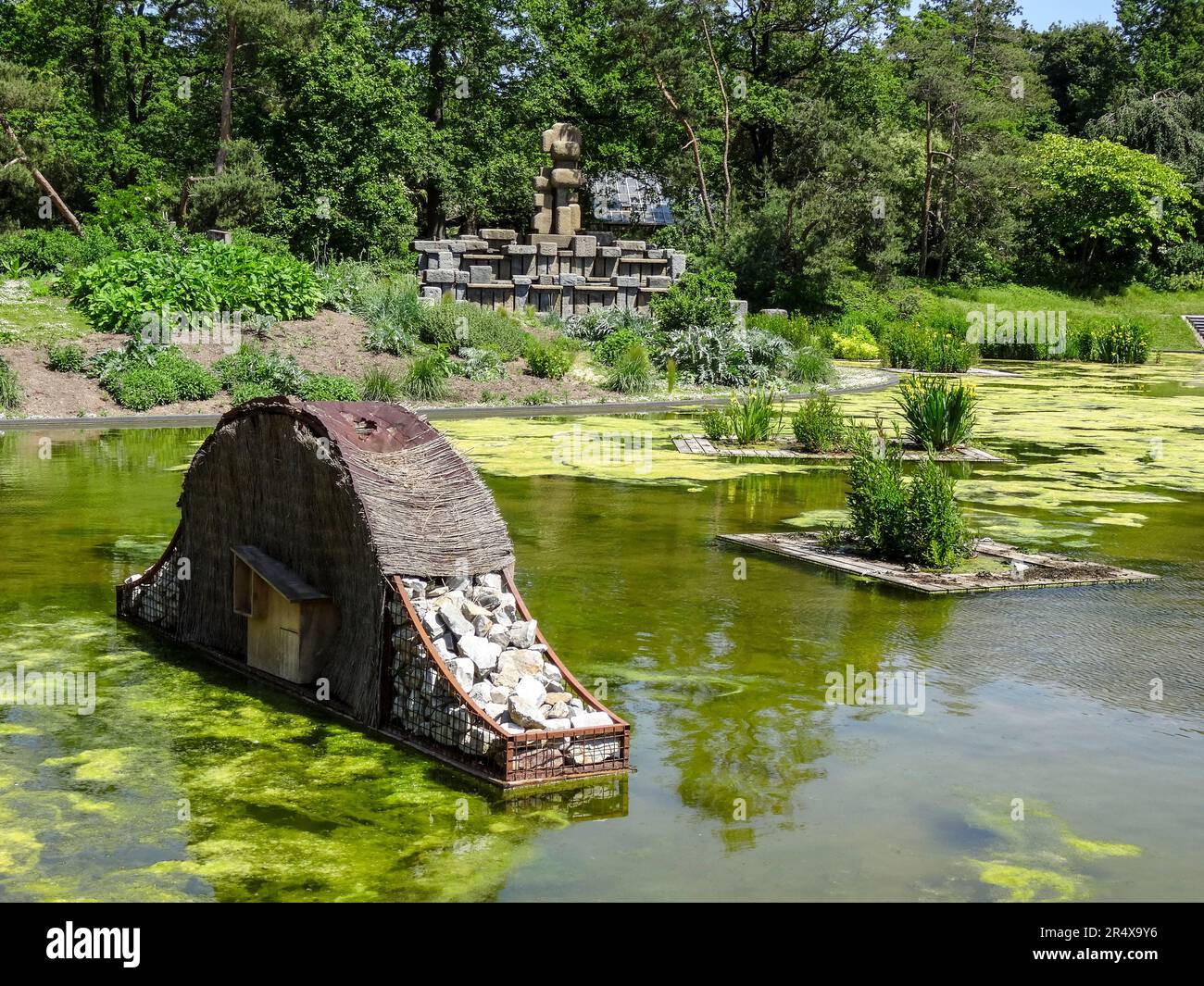 Fourth largest park in paris hi-res stock photography and images - Alamy