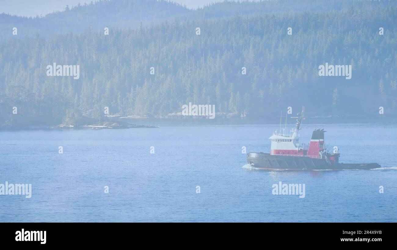 Ocean fishing boat moving across the ocean bay for graphic resources ...