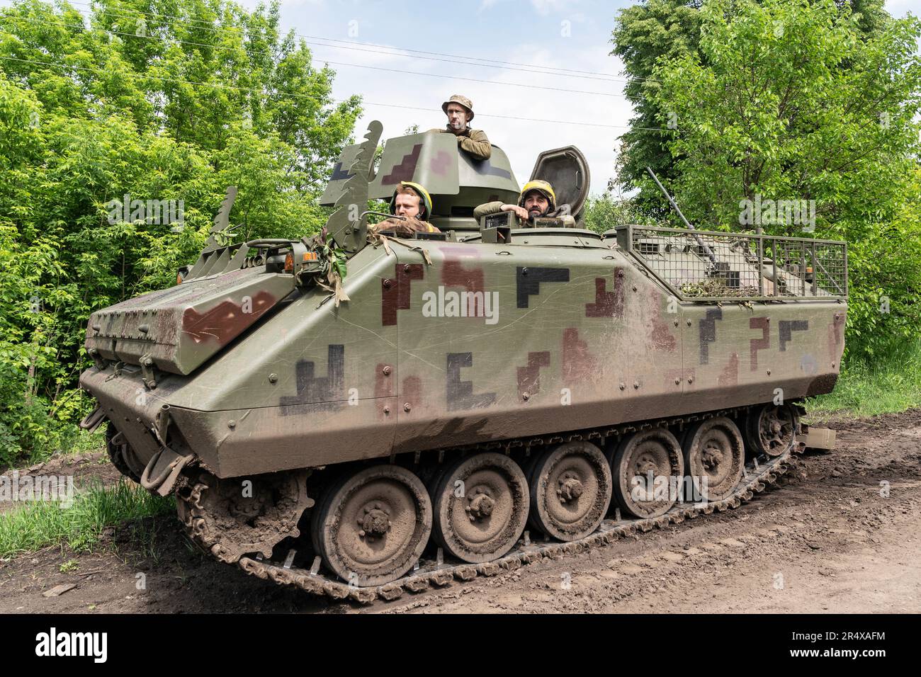 Members of mortar unit of 57th artillery brigade of Ukrainian Army ...