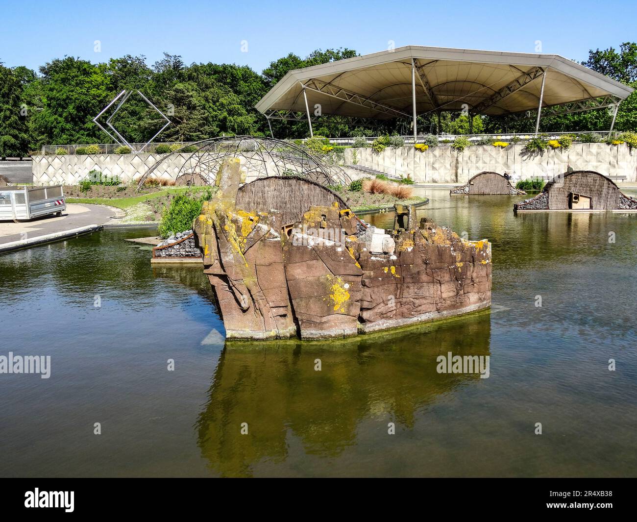 View around / in the glorious public Parc floral de Pari, France, in ...