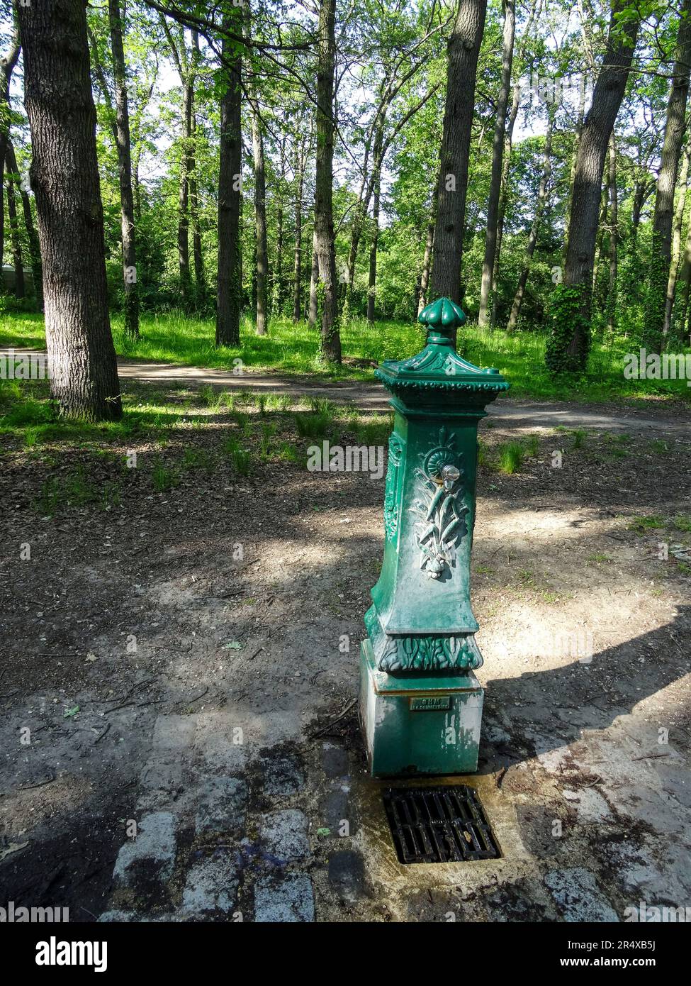 View around / in the glorious public Parc floral de Pari, France, in ...
