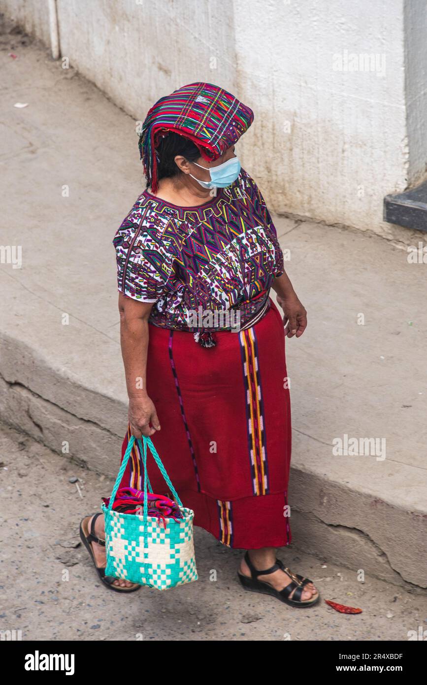 Mayan women in skirts hi-res stock photography and images - Alamy