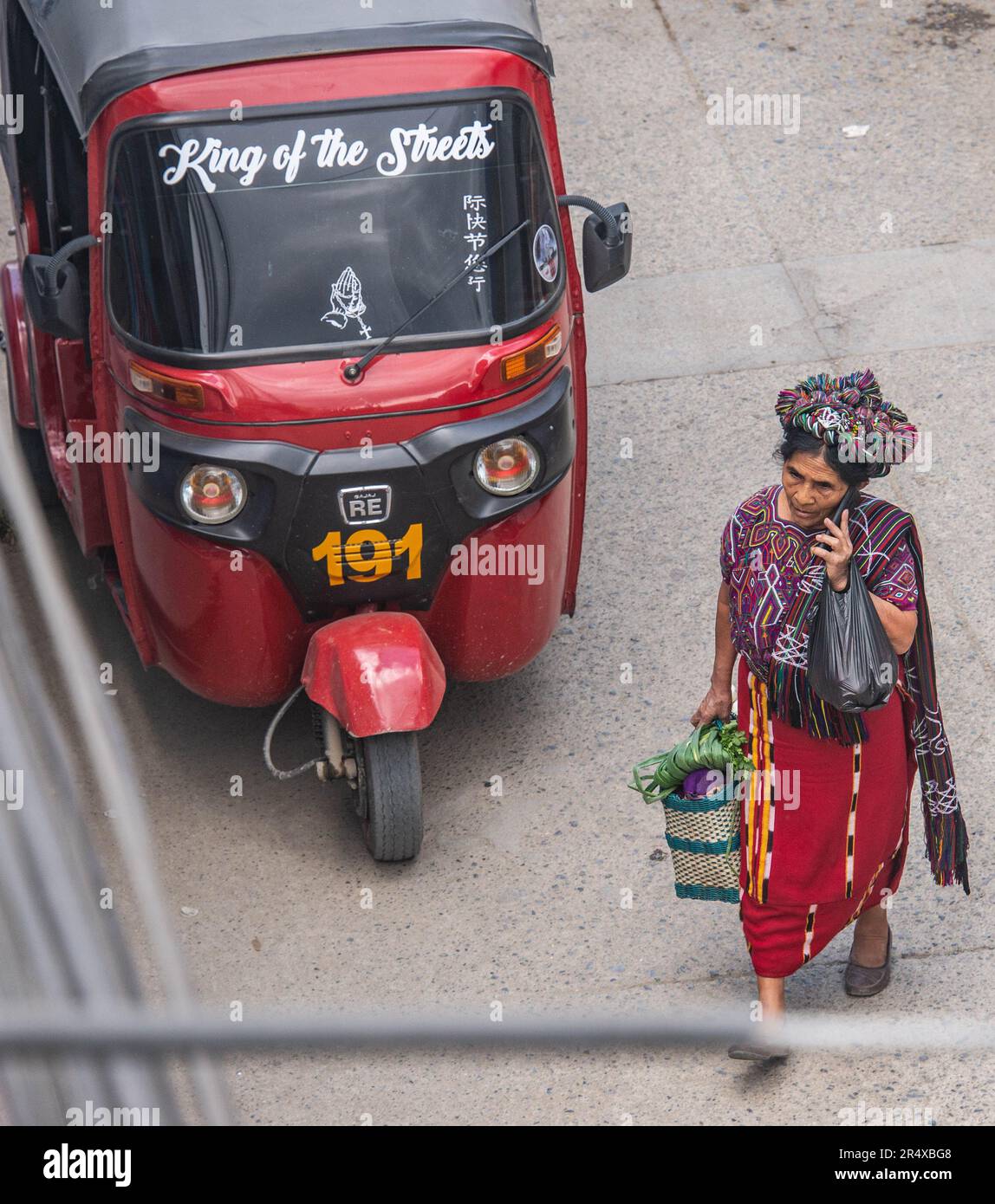 Quiche mayan woman in traditional hi-res stock photography and images ...