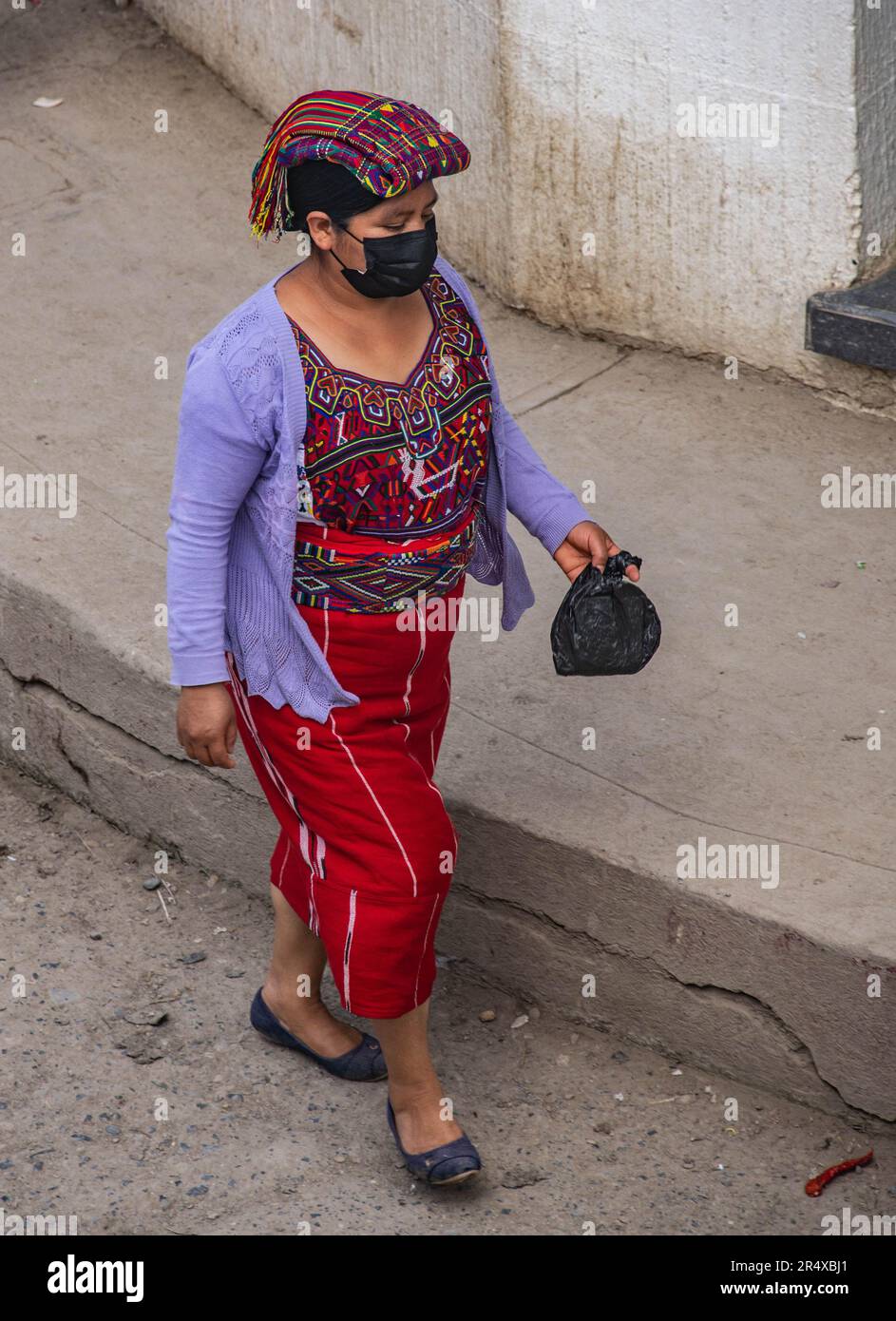 Quiche mayan woman in traditional hi-res stock photography and images ...