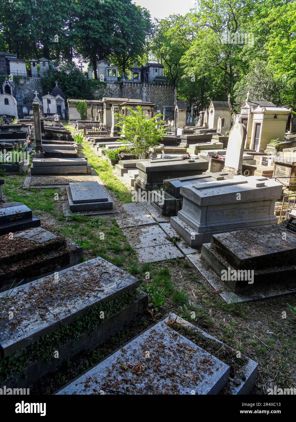 High resolution views of the fabalous historic Montmartre Cemetery, Cimetière du Nord, Paris ...
