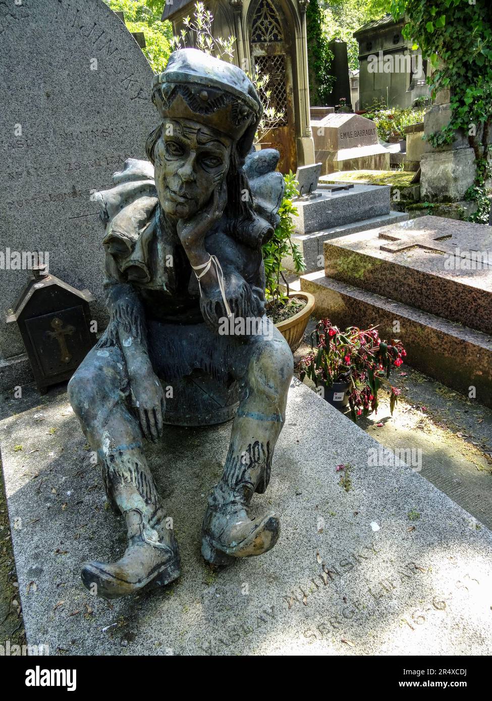 Gravestone of Vaslav Nijinsky, vɑːtslɑːf nɪˈ(d)ʒɪnski/; Russian, ballet ...