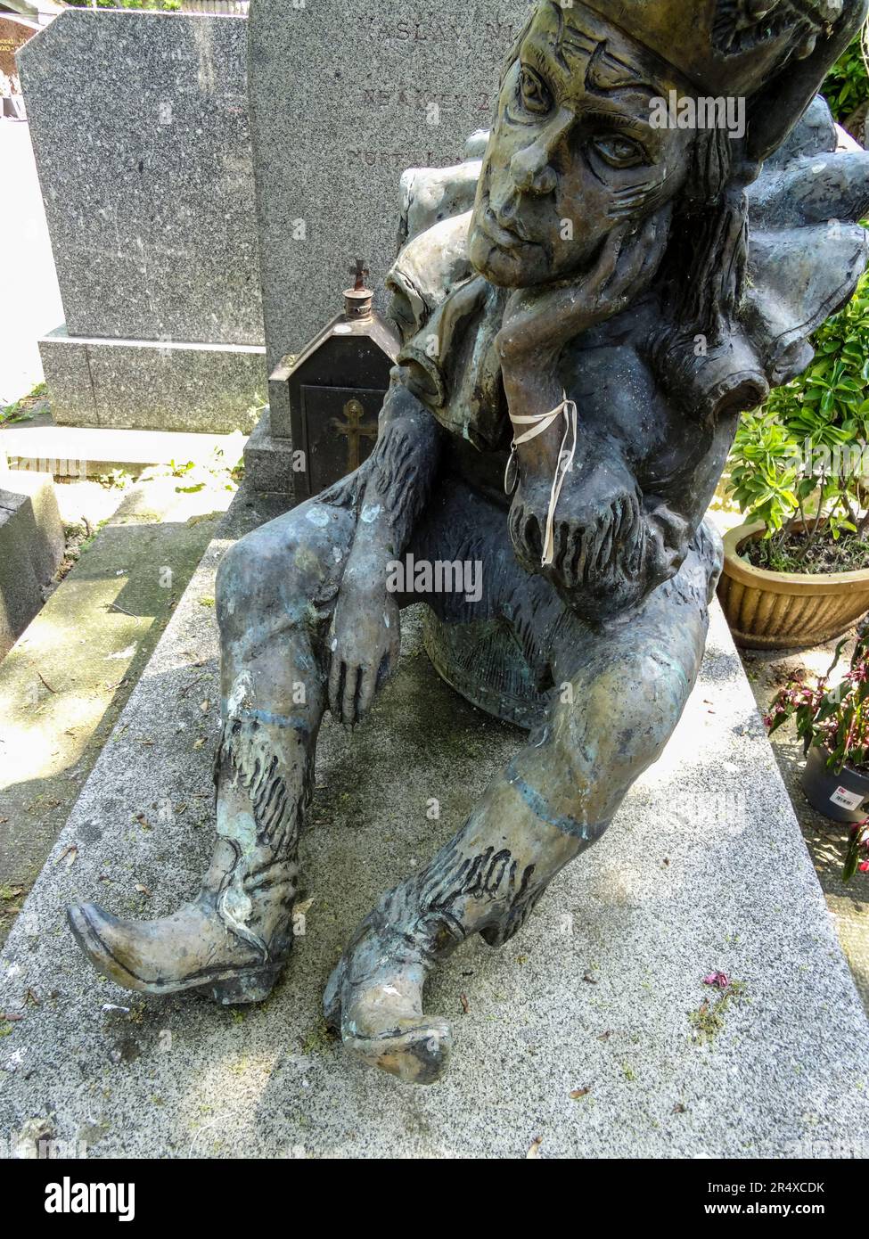 Gravestone of Vaslav Nijinsky, vɑːtslɑːf nɪˈ(d)ʒɪnski/; Russian, ballet ...
