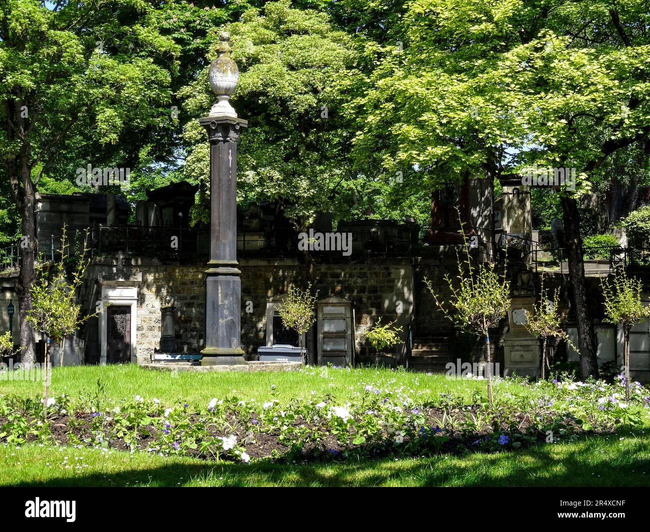 High resolution views of the fabalous historic Montmartre Cemetery, Cimetière du Nord, Paris ...