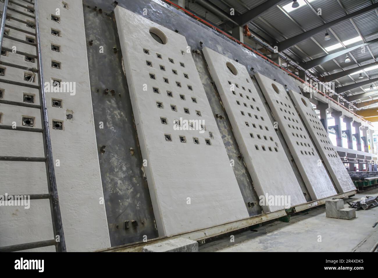 Picture of precast concrete facade elements in production on tilting ...