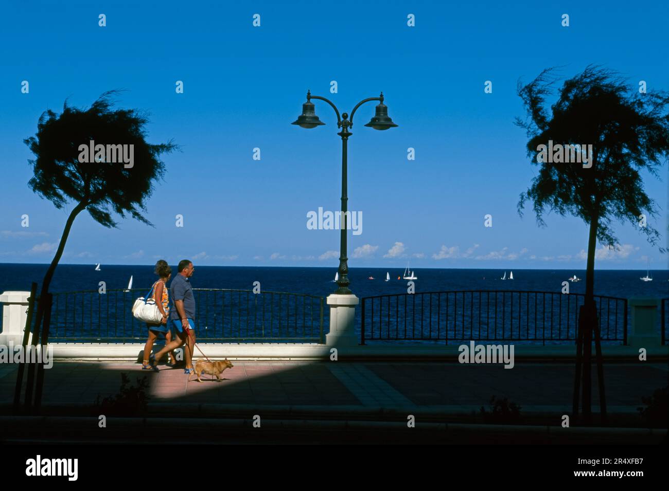 Boardwalks and promenades hi-res stock photography and images - Alamy