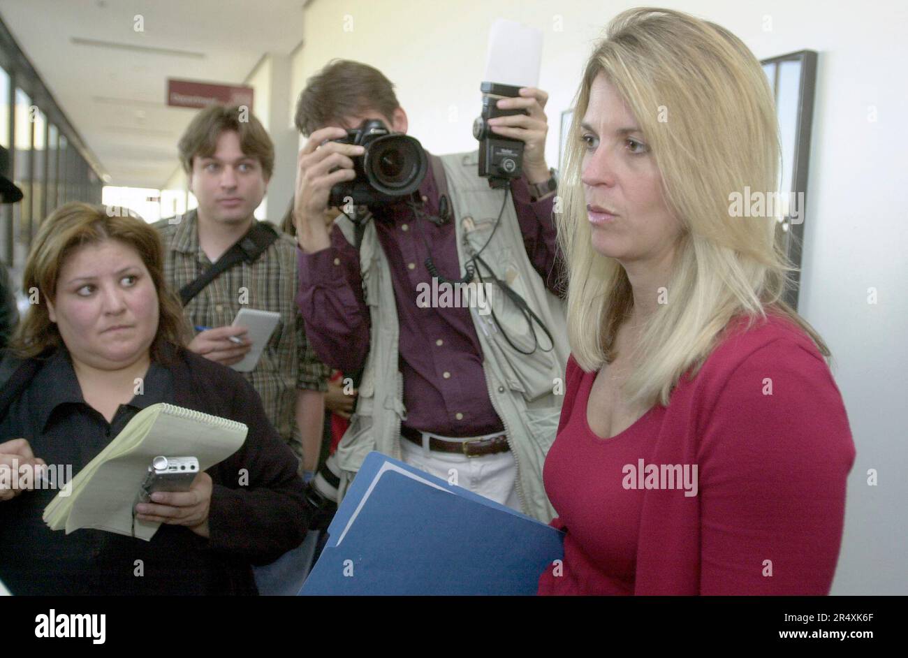 BRINKS27-C-26NOV02-MT-PC Alameda Co. deputy D.A. Jill Klinge (right ...