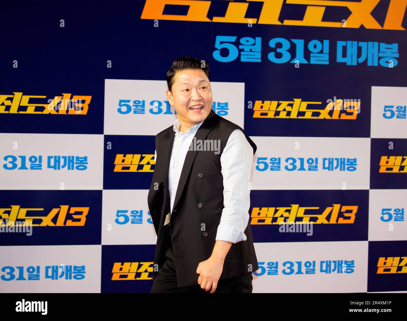 Psy singer hi-res stock photography and images - Alamy