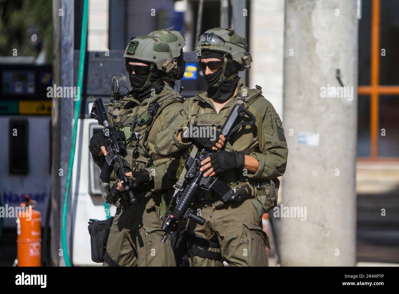 Tulkarm, Palestine. 30th May, 2023. Israeli solders take positions ...