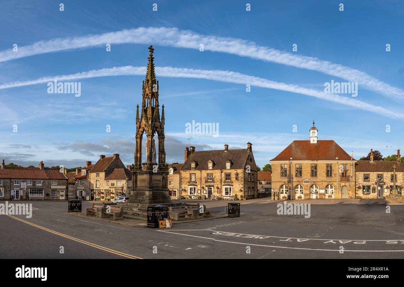HELMSLEY, UK - MAY 29, 2023. Landscape panorama of the market square ...