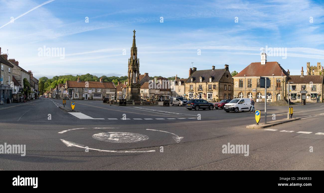 HELMSLEY, UK - MAY 29, 2023. Landscape panorama of the market square ...