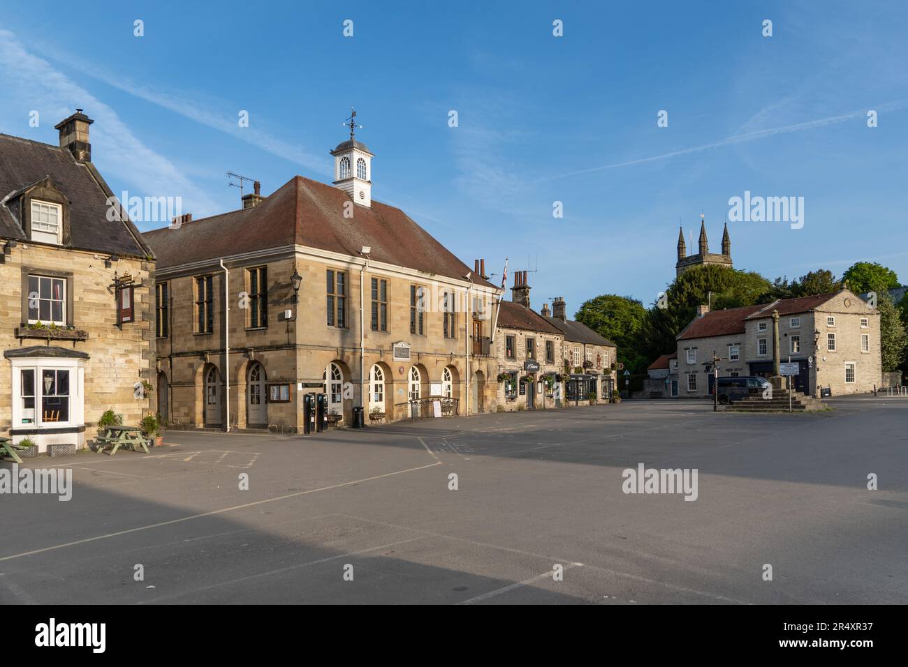 HELMSLEY, UK - MAY 29, 2023. Landscape panorama of the market square ...