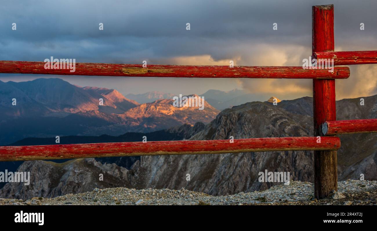 Helmos hi-res stock photography and images - Alamy