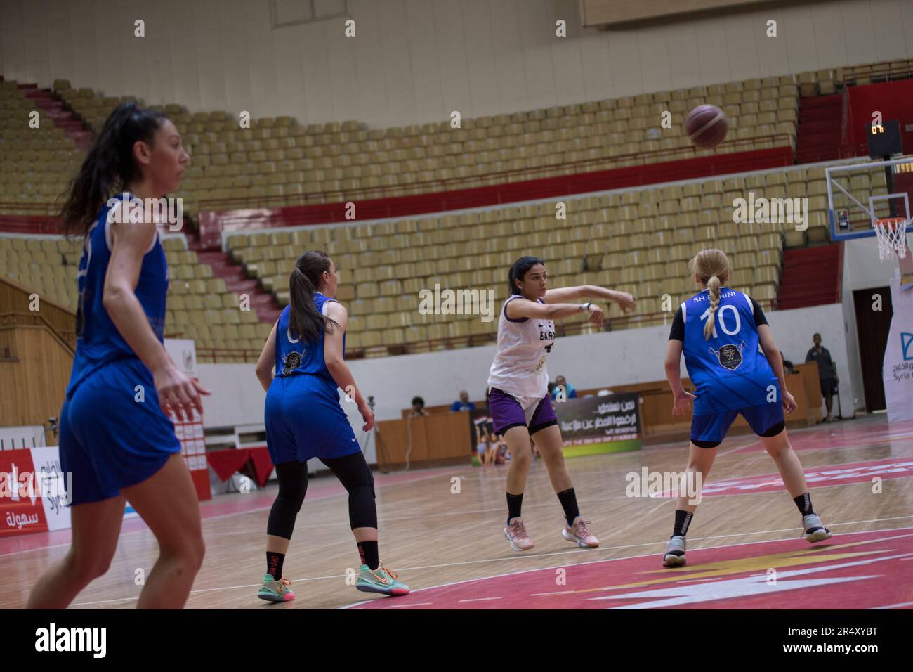 Arab girls basketball hi-res stock photography and images - Alamy