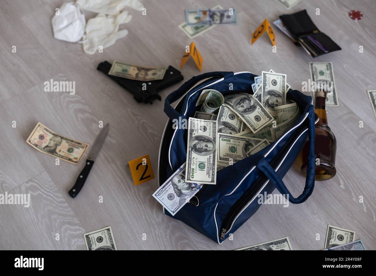 Briefcase full 100 dollar bills hi-res stock photography and images - Alamy
