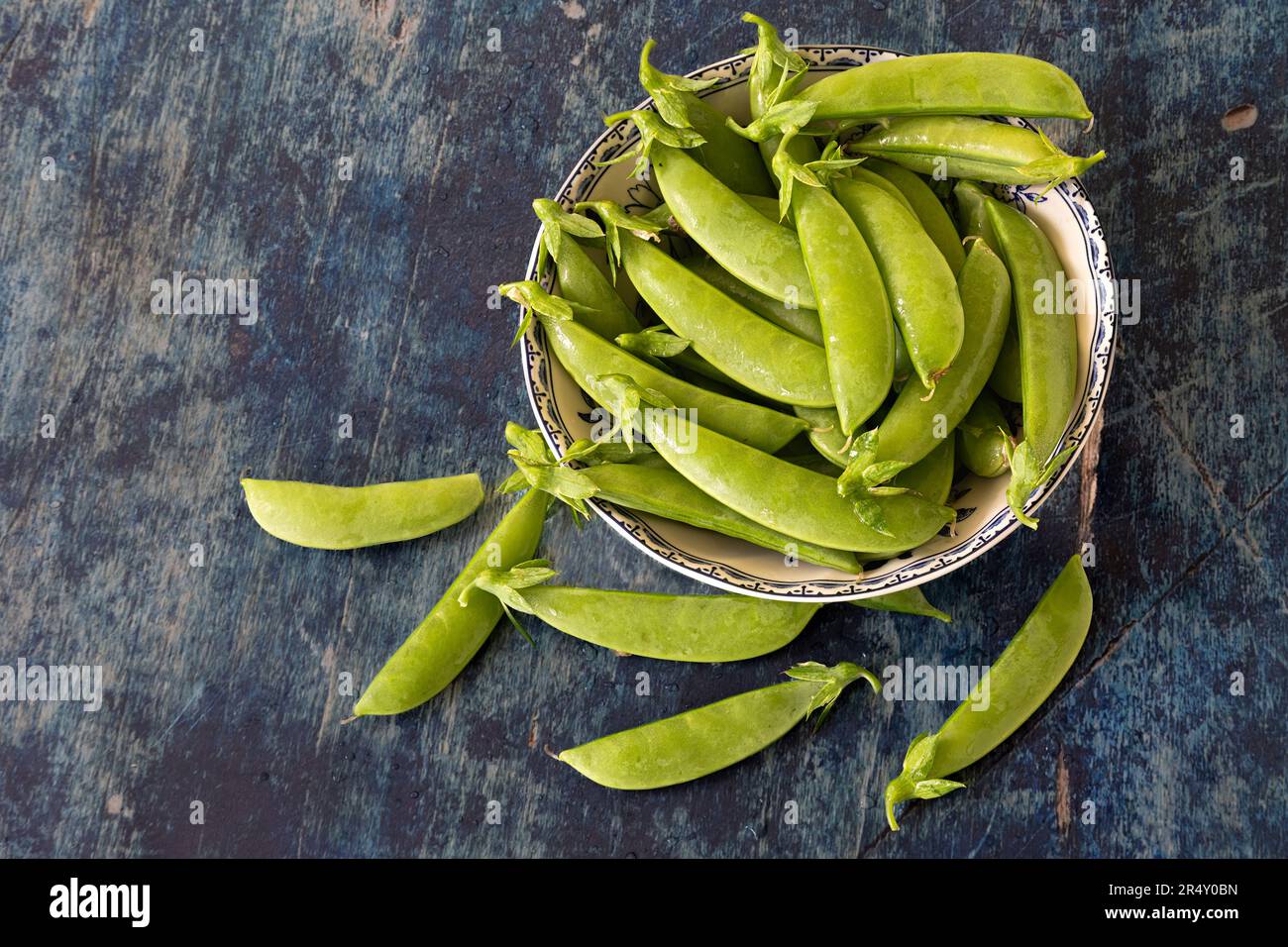 Close up many green peas hi-res stock photography and images - Alamy
