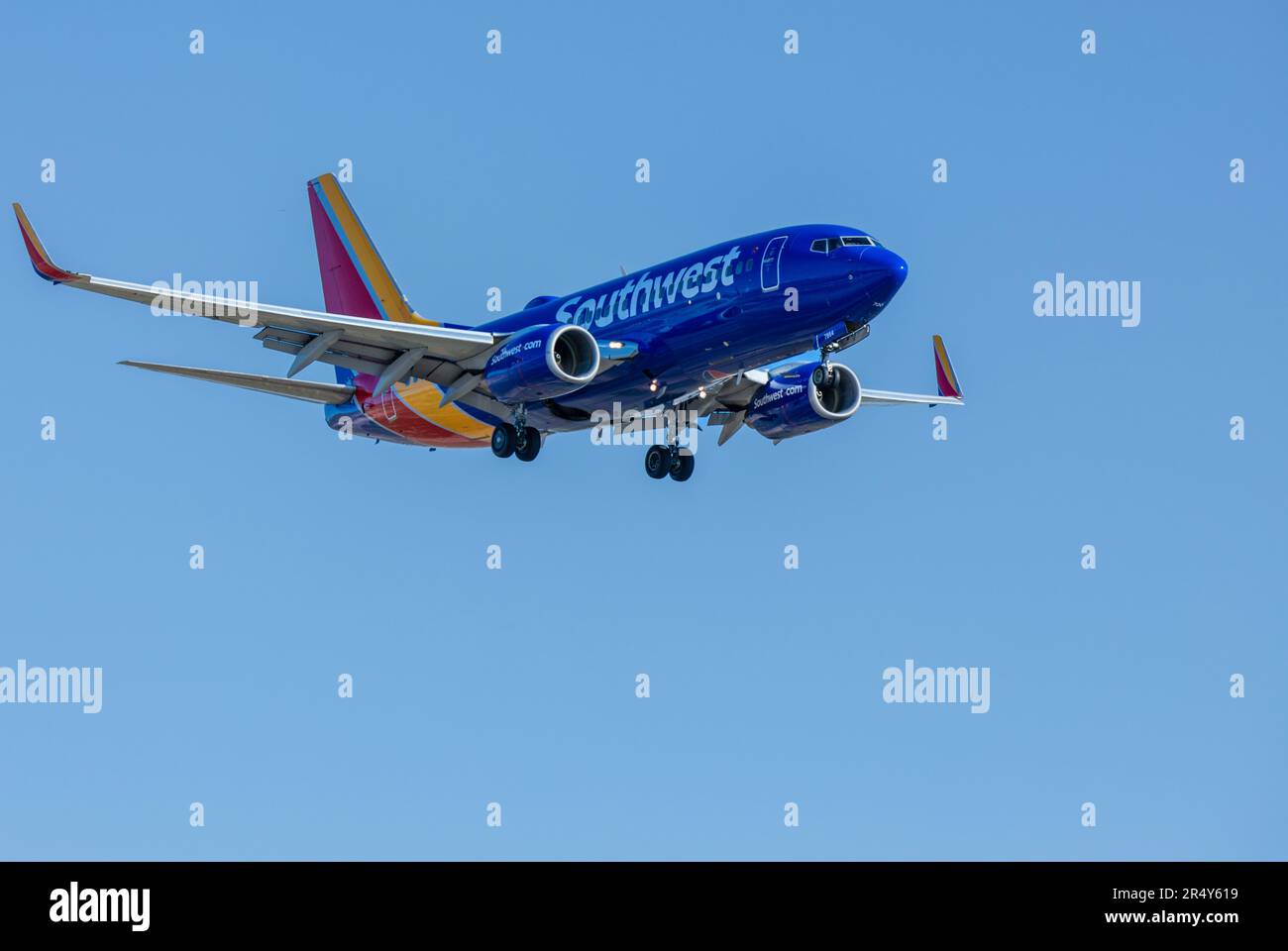 Southwest flight landing Stock Photo - Alamy