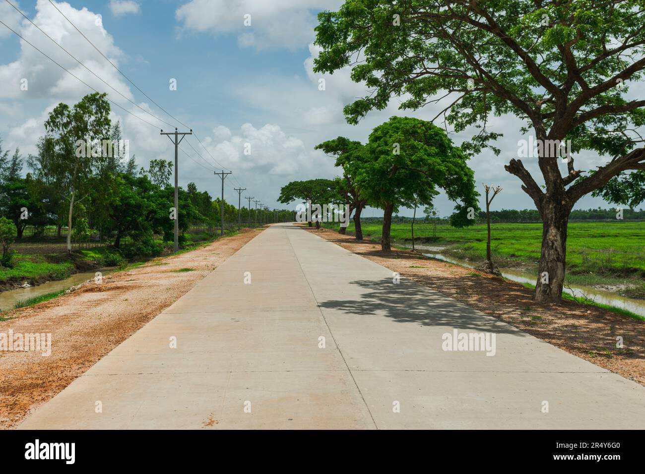 Concrete road hi-res stock photography and images - Alamy