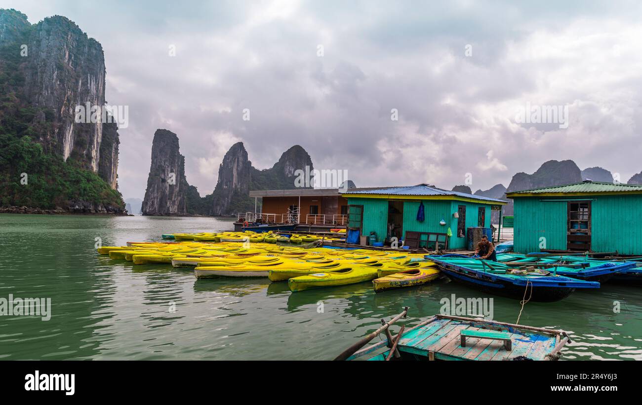 Scene at Ha long Bay Stock Photo - Alamy