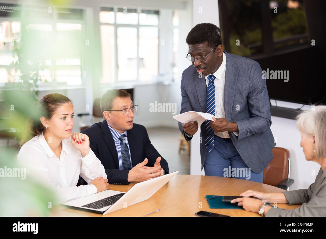 Elderly african american angry hi-res stock photography and images - Alamy
