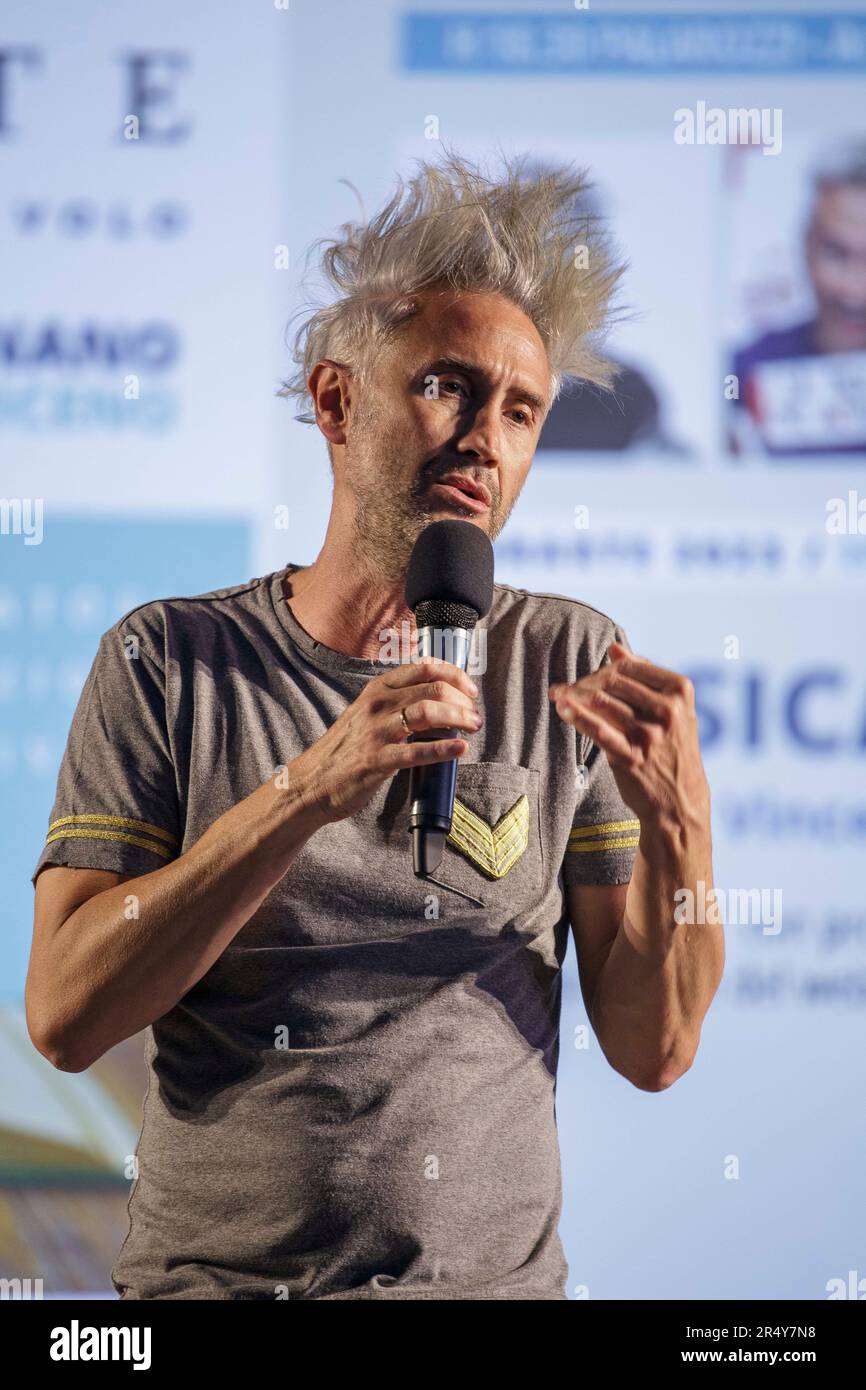 Il prof. Vincenzo Schettini, autore de "La fisica che ci piace", noto ...